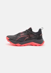 Puma EXPLORE NITRO GTX - Trail hardloopschoenen - black/fire orchid ...