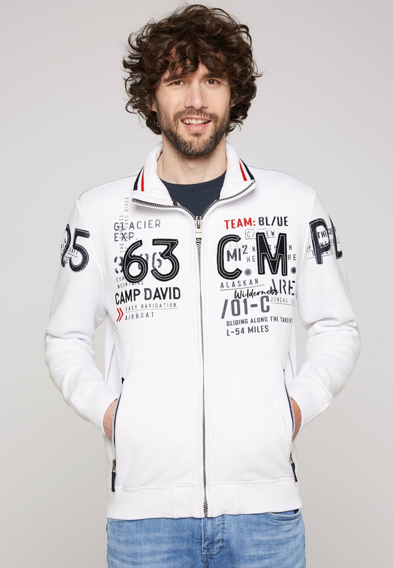Camp David MIT LABEL-APPLIKATIONEN - Sweatjacke - opticwhite/weiß ...