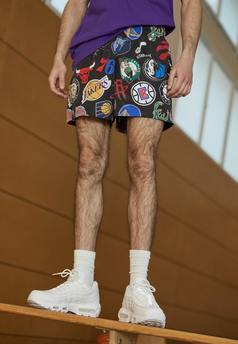 New Era NBA SHORT - Short de sport - black/multi/multicolore - ZALANDO.CH