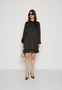 Pieces PCNESSA SHORT DRESS - Cocktailkleid/festliches Kleid - black ...