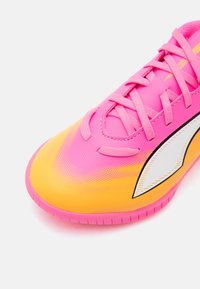 Puma ULTRA 6 PLAY TT JR UNISEX - Turf football boots - poison pink ...