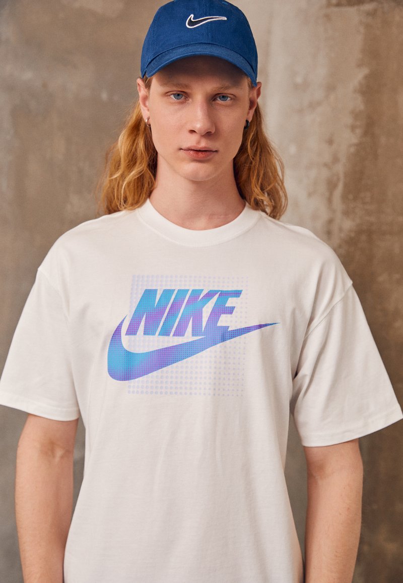 Nike Sportswear TEE FUTURA - Print T-shirt - white - Zalando.ie