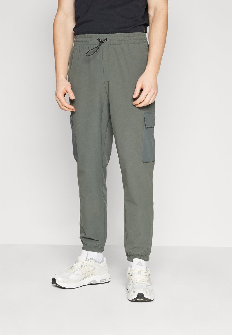 adidas Sportswear CARG - Pantaloni - legend ivy/bleumarin - Zalando.ro