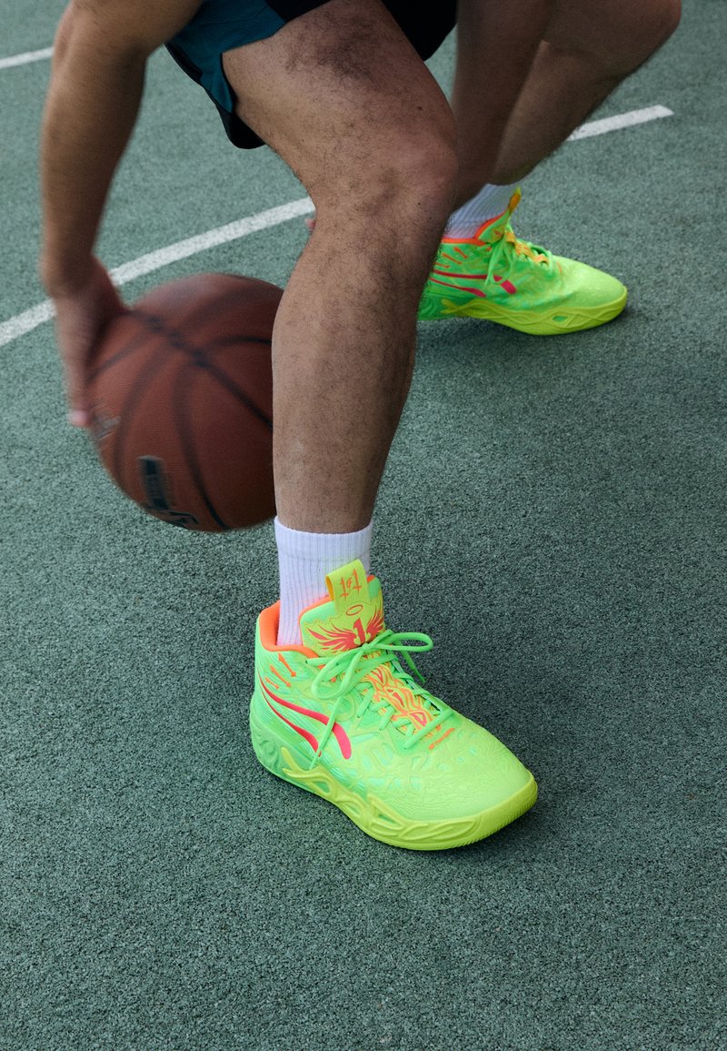 Puma MELO MB.04 GEM - Basketball shoes - yellow alert/green glare/pink ...