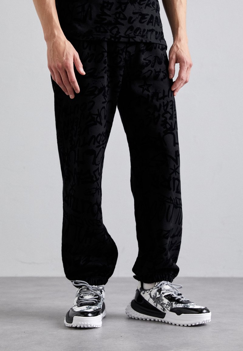 Versace Jeans Couture PRINT - Tracksuit bottoms - black - Zalando.ie