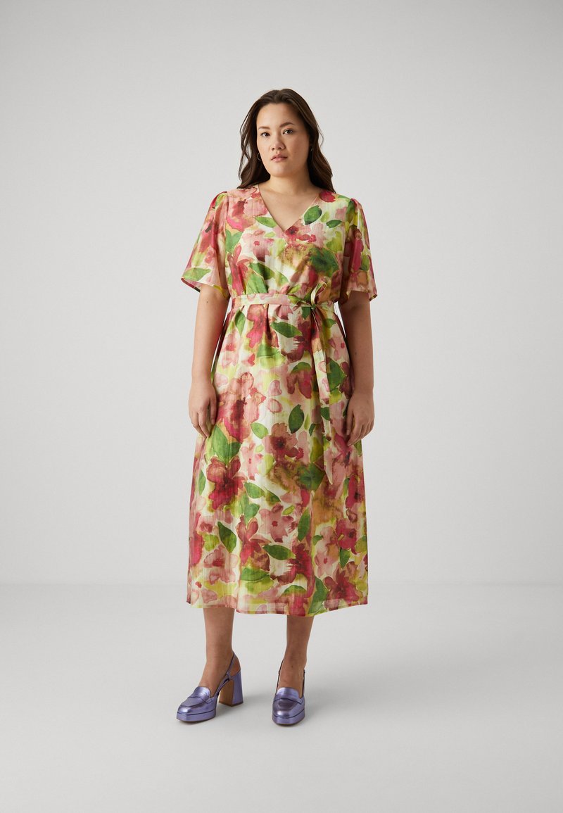 Vero Moda Curve VMCMIRA MICA 2/4 DRESS - Freizeitkleid - birch/offwhite ...