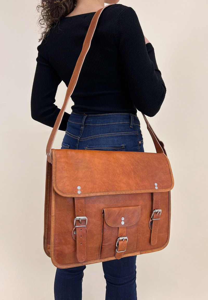 Gusti Leder ALEX 15" - Across body bag - brown - Zalando.ie