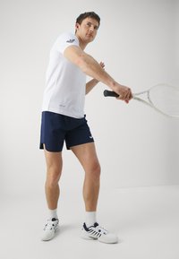 EA7 Emporio Armani TENNIS PRO TEE TEXTURED - Sport T-Shirt - white/weiß - Zalando.de