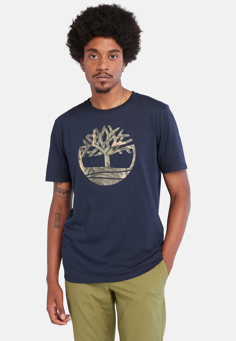 Timberland TREE LOGO CAMO - T-Shirt print - dark sapphire/dunkelblau ...