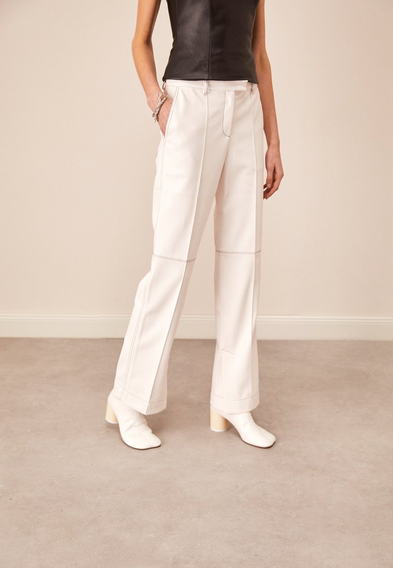 Materiel STITCHED PANTS - Stoffhose - marshmallow/offwhite - Zalando.ch