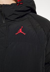Jordan PUFFER JACKET - Winterjacke - black/fire red/schwarz - Zalando.ch