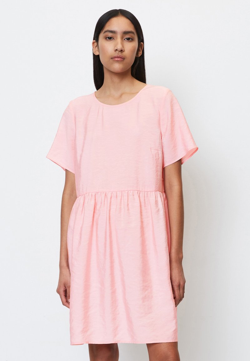 Marc O'Polo DENIM KURZES MIT GERAFFTER TAILLE AUS FLIESSEND ...