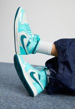 Jordan AIR JORDAN 1 - Augsti sporta apavi - bleached turquoise/sky teal ...