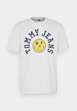 Tommy Jeans TOMMY X SMILEY® TJM CLASSIC TOMMY SMILEY TEE - Print T ...