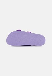 Buffalo SOL ARI - Pantolette flach - purple metallic/lila - Zalando.ch