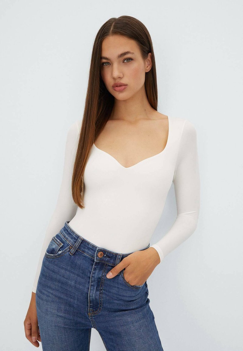 Stradivarius LANGARM-BODY MIT HERZAUSSCHNITT - Top dugih rukava - white ...