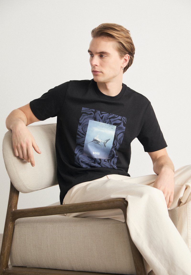 BOSS TUCAN - Print T-shirt - black - Zalando.ie