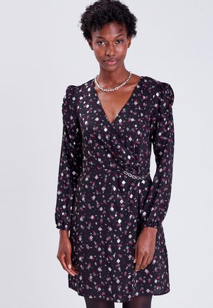 Cache Cache AUSGESTELLTES MIT WICKELKRAGEN - Vestido ligero - noir ...