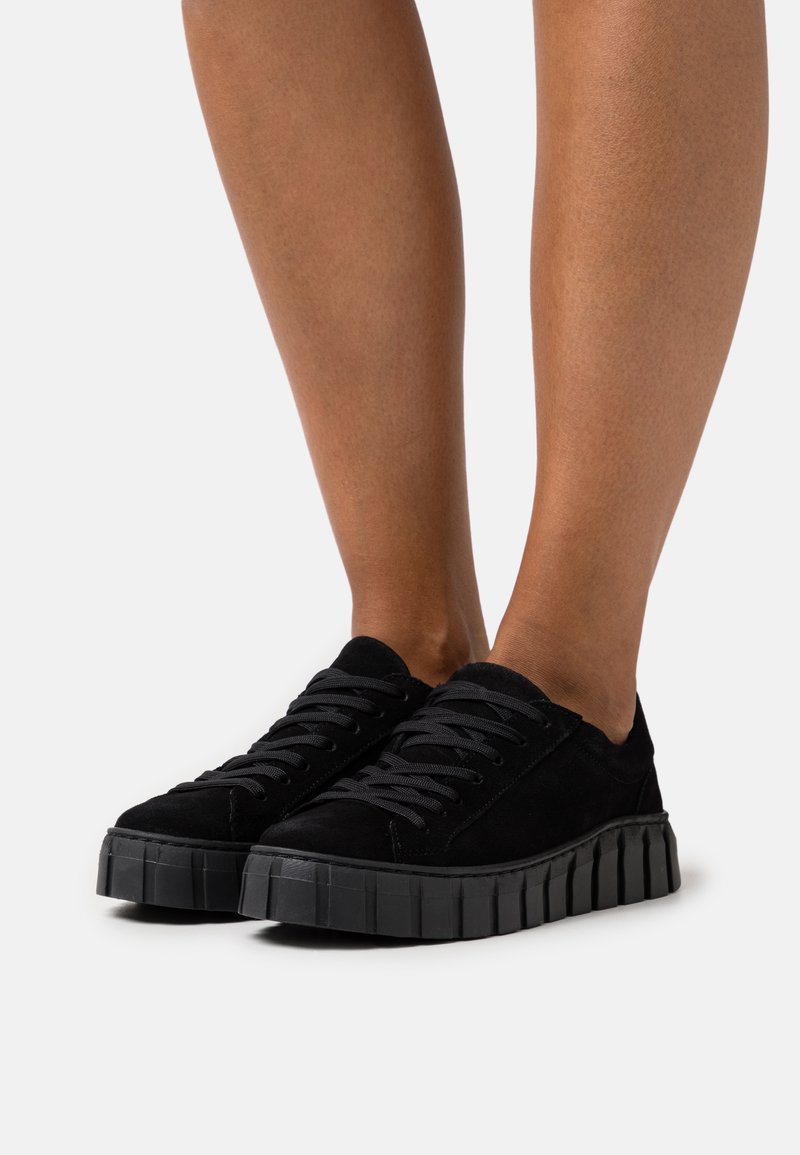 Vero Moda VMSIDSEL - Trainers - black - Zalando.de