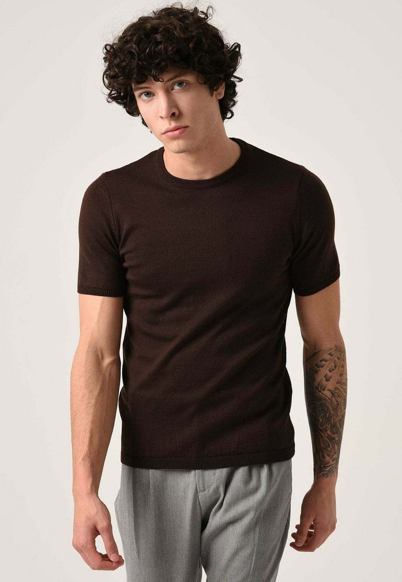 Antioch T-Shirt basic - dark brown/dunkelbraun - Zalando.at