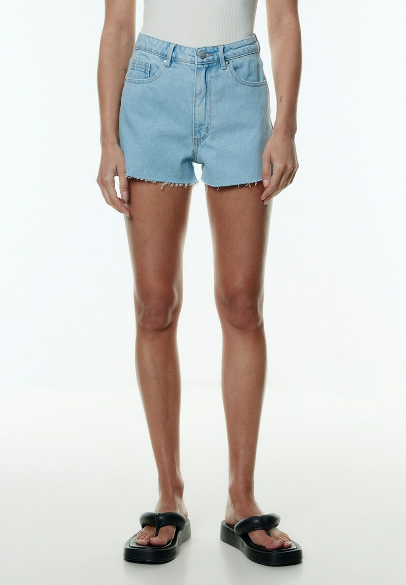 EDITED JEN - Denim shorts - blue denim/blue - Zalando