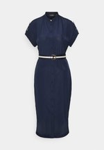 Lauren Ralph Lauren Petite TYCENDA SHORT SLEEVE DAY DRESS - Vestido camisero - refined navy/azul ...