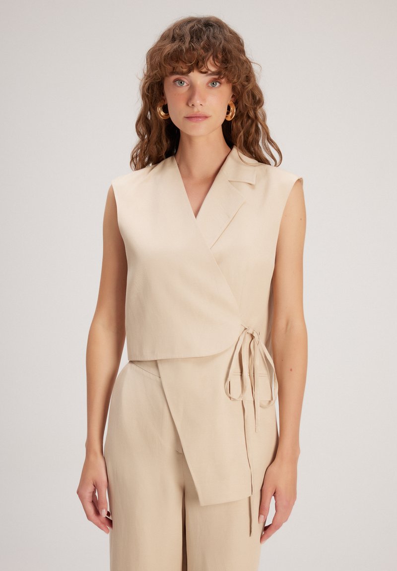 adL ASYMETRIC VEST - Kamizelka/beżowy - Zalando.pl