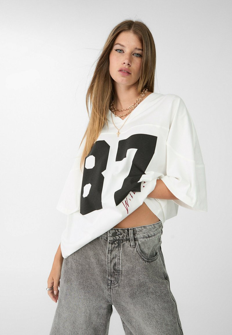 Stradivarius OVERSIZE NUMBER - Top s dlouhým rukávem - white/bílá ...
