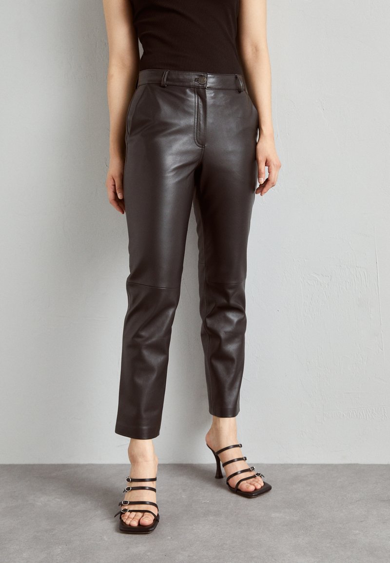 STUDIO ID DINA - Leather trousers - black/black - Zalando.de