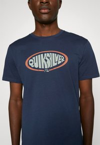 Quiksilver OVAL SCRIPT 2 PACK - T-Shirt print - black/naval/schwarz ...