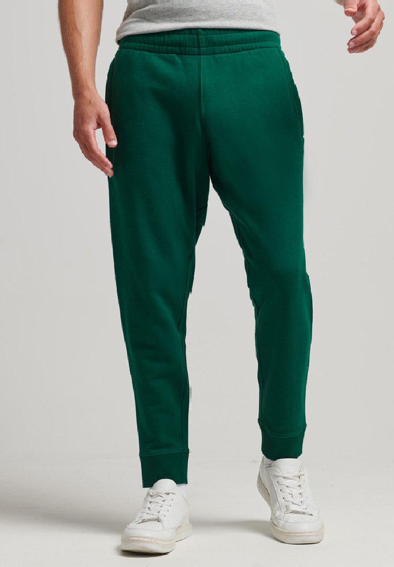 Superdry Essential Tapered Cuff Joggers Jogginghose Mid Pine Grün