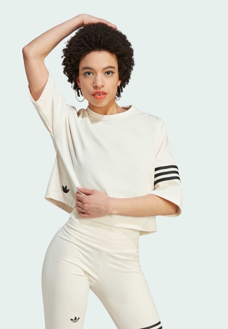 adidas Originals NEUCLASSICS - Print T-shirt - white black/white ...