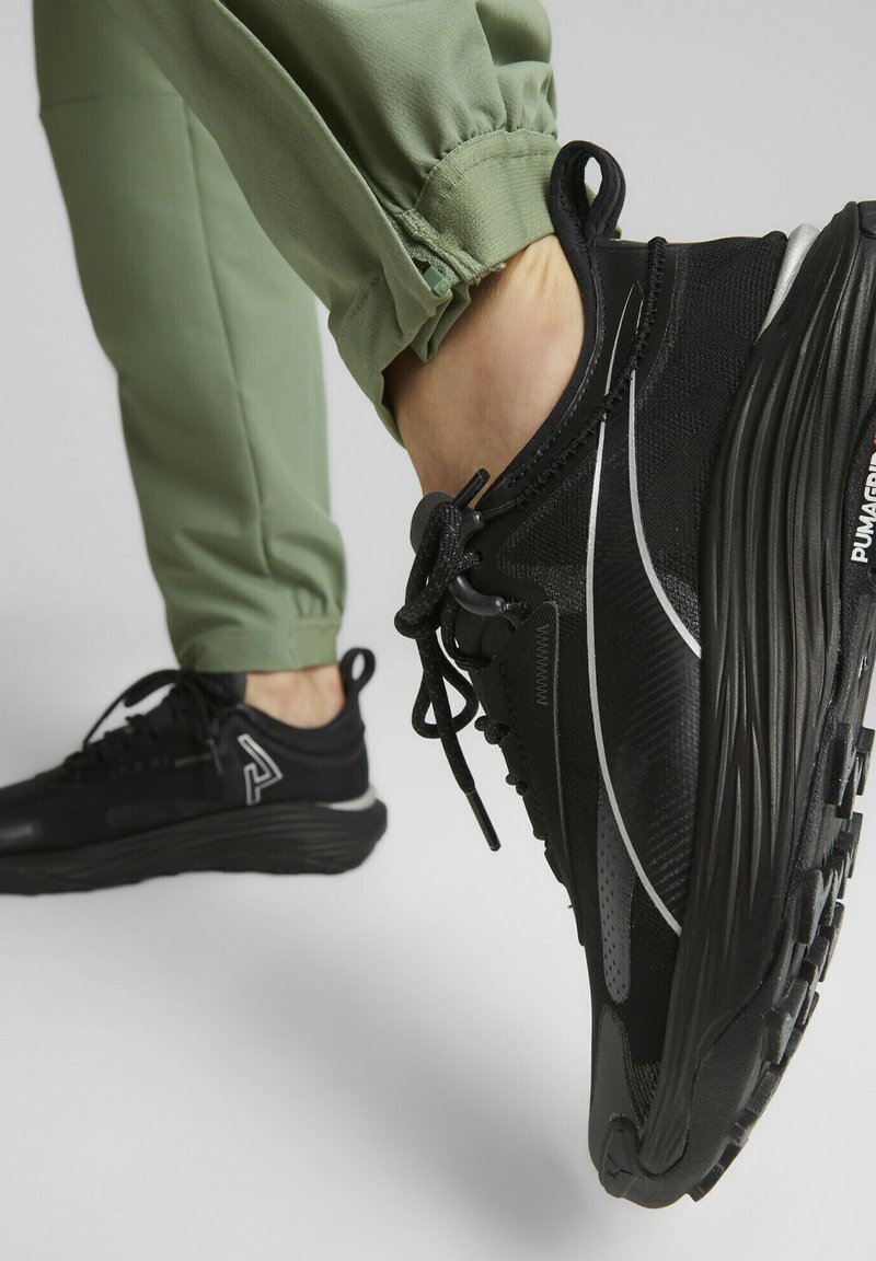 Puma VOYAGE NITRO 3 - Trail running shoes - blackcool dark graysilver ...