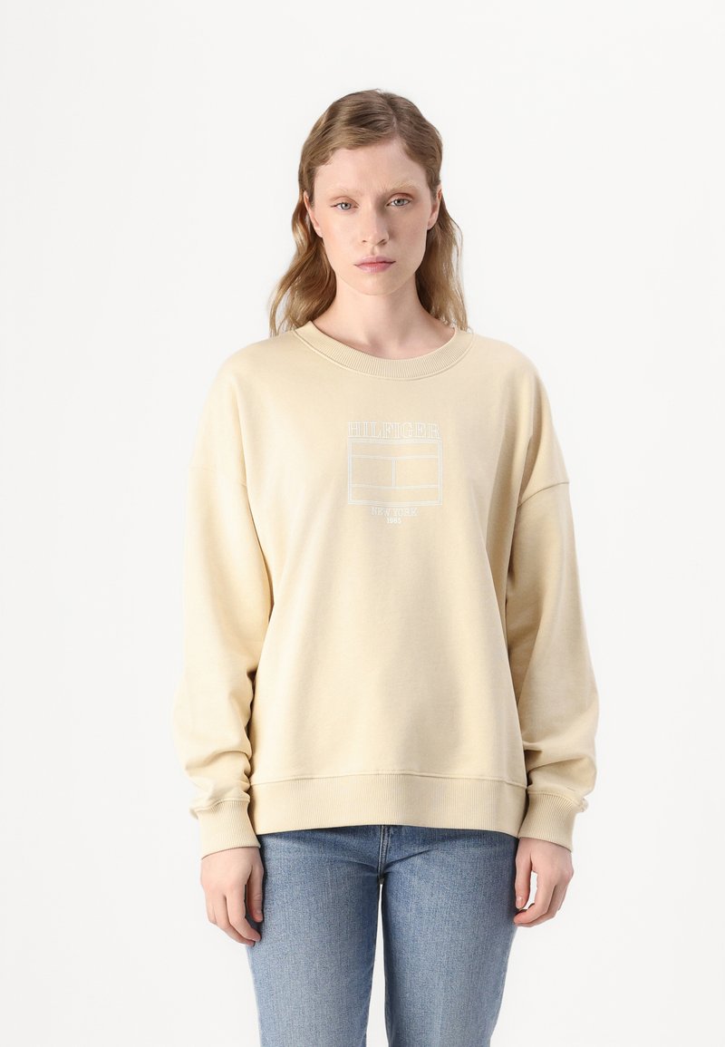 Tommy Hilfiger BOXY OUTLINE FLAG - Sweatshirt - country ivory/beige ...