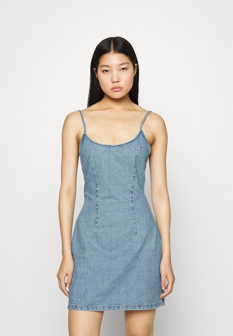 Tommy Jeans TIE BACK DRESS - Jeanskleid - denim medium/blue denim ...