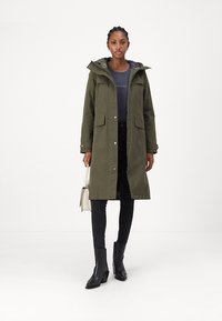 Barbour REDWAY WATERPROOF JACKET - Párka - olive/classic/olíva ...