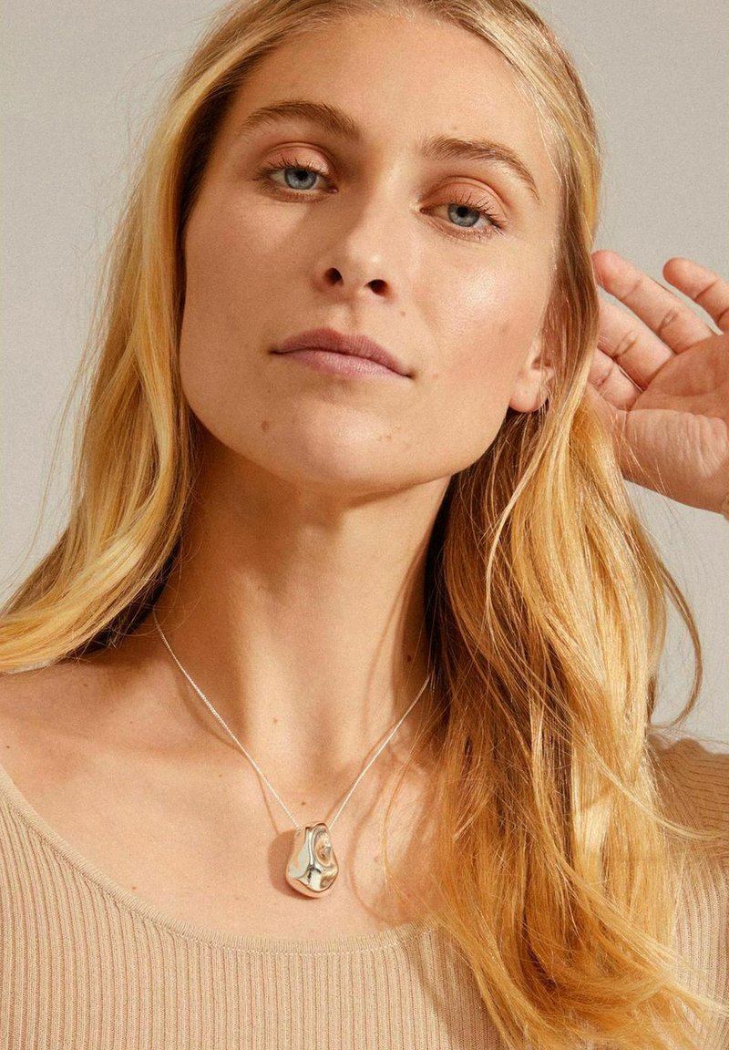 Pilgrim CHANTAL LARGE - Collar - silver plated/plateado - Zalando.es