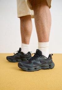 Merrell MENS SPEED ARC MATIS GTX - Sneakers - black/svart - Zalando.se