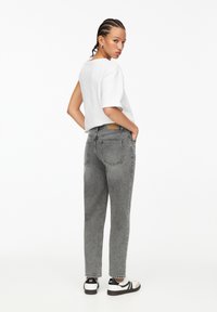 PULL&BEAR BASIC-MOM - Relaxed fit jeans - dark grey/donkergrijs - Zalando.be