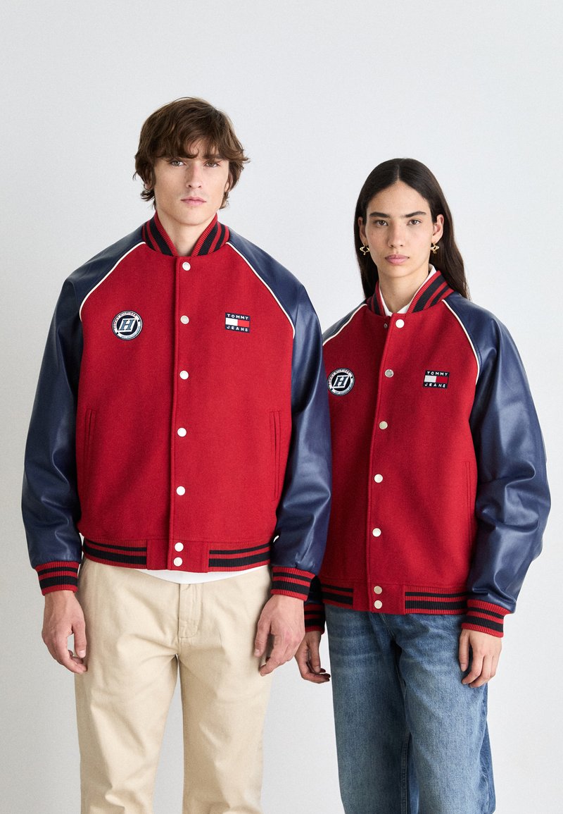 Tommy Jeans GAME DAY VARSITY JACKET UNISEX - Bomber Jacket - arizona ...