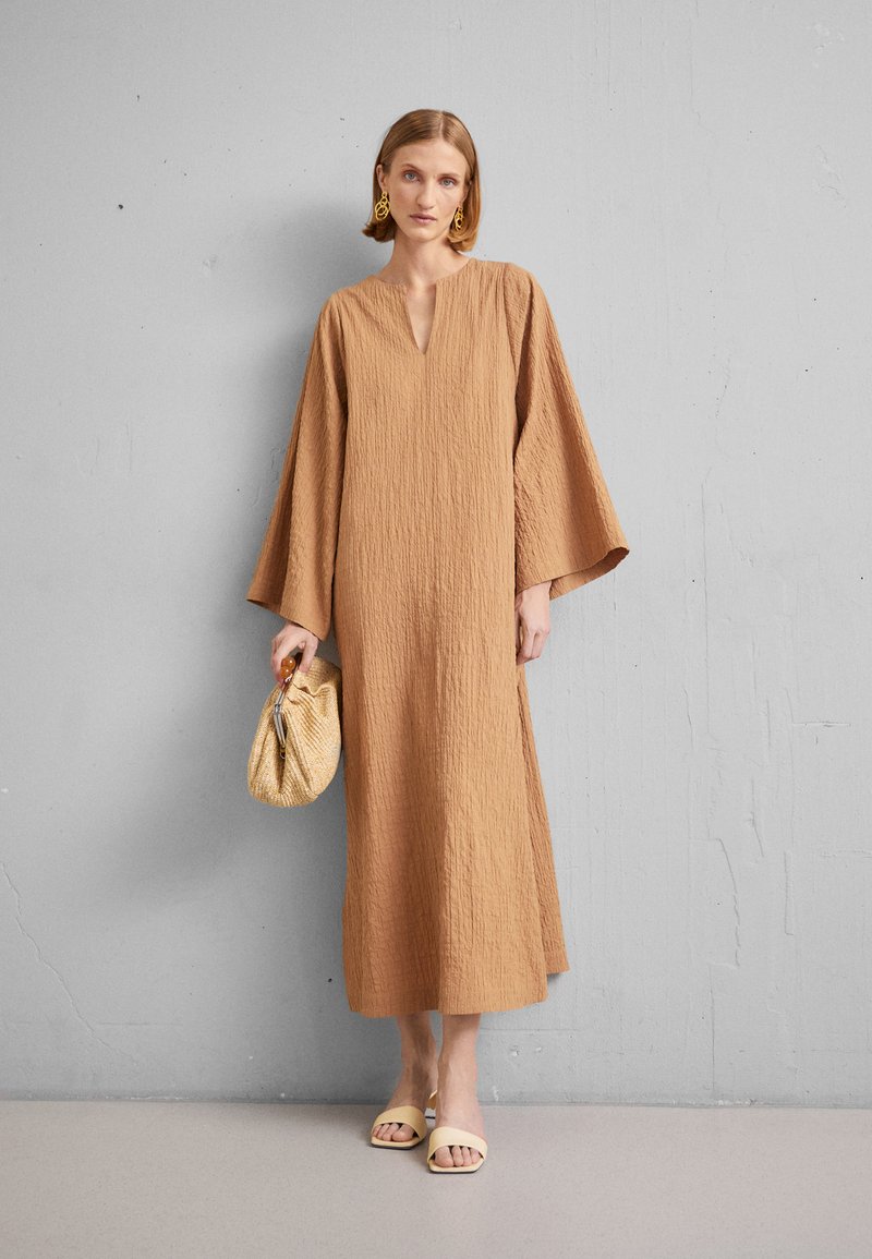 By Malene Birger KAYIA - Vestido largo - tobacco brown/coñac - Zalando.es