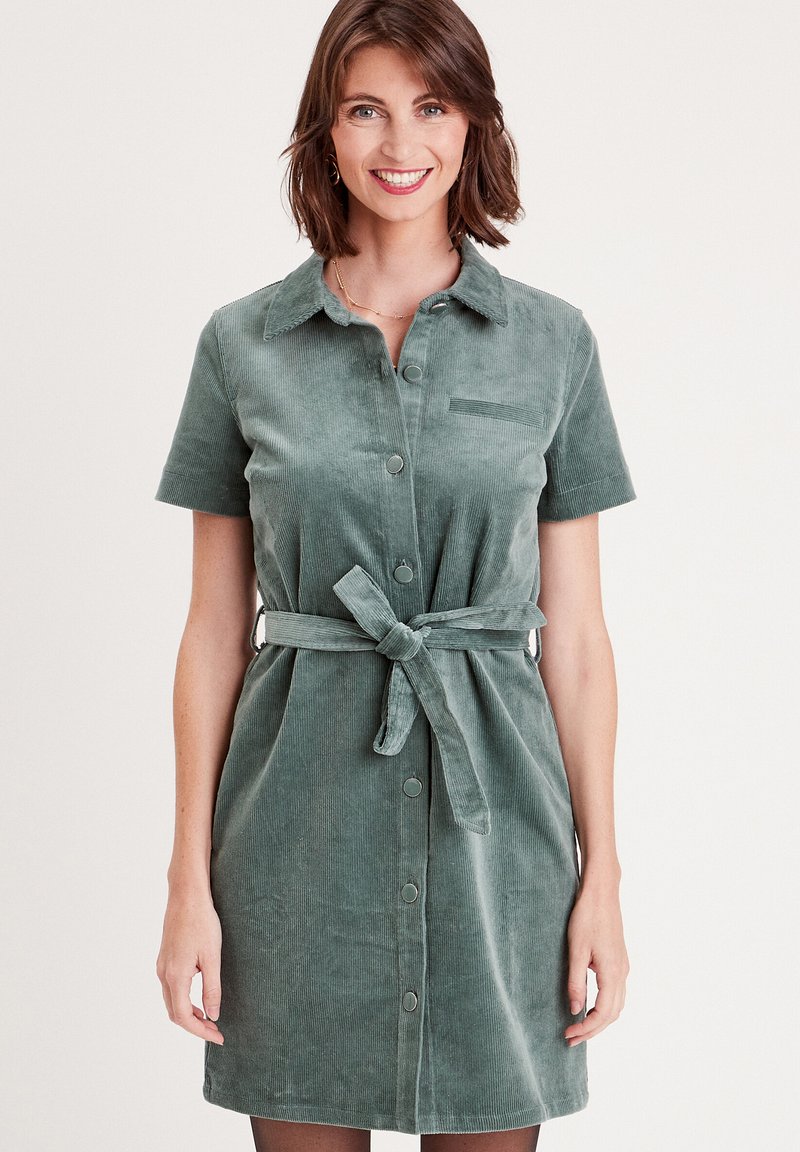 Cache Cache MIT GÜRTEL - Vestido camisero - vert foncé/verde oscuro ...