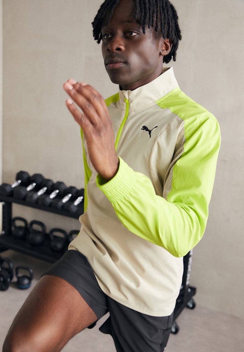 Puma FIT ZIP - Chaqueta de entrenamiento - putty/lime pow/beige ...