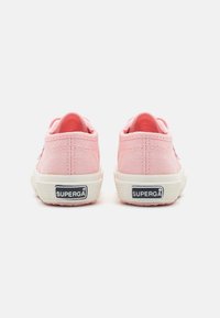 Superga 2750 BABY CLASSIC UNISEX - Edzőcipő - pink tickled/rózsaszín ...
