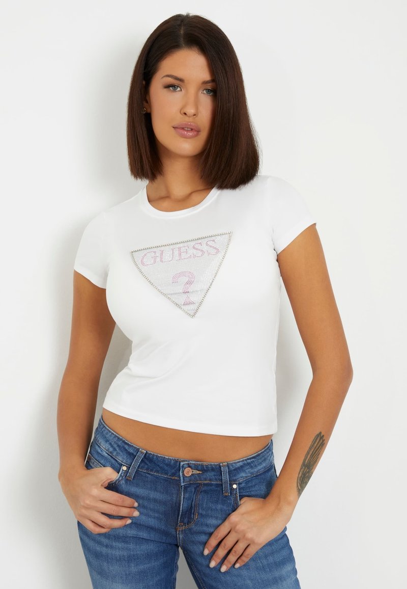 Guess STRETCH LOGO TRIANGOLO CON STRASS - T-shirt print - bianco/wit ...