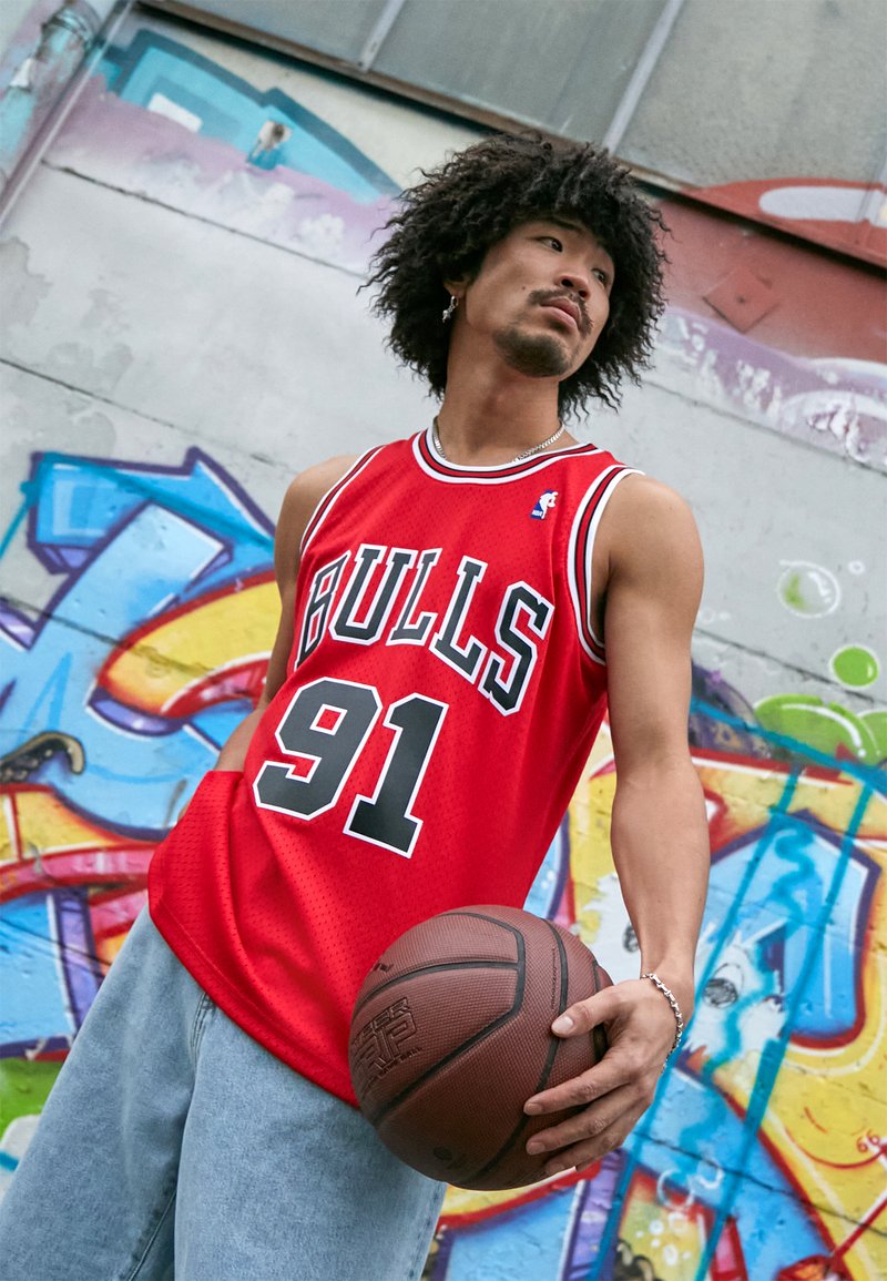 Mitchell & Ness CHICAGO BULLS DENNIS RODMAN SWINGMAN - NBA-drakter ...