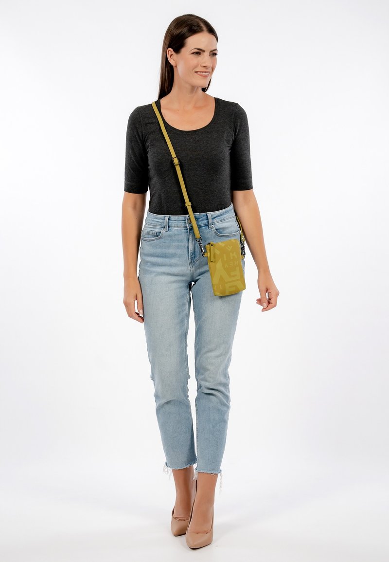 SURI FREY SURI SPORTS IVY - Mobilskal - oliv oil/oliv - Zalando.se