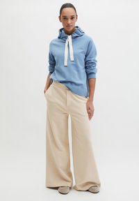 Marc O'Polo RELAXED MIT GEPEACHTER OBERFLÄCHE - Hoodie - fall sky/light ...