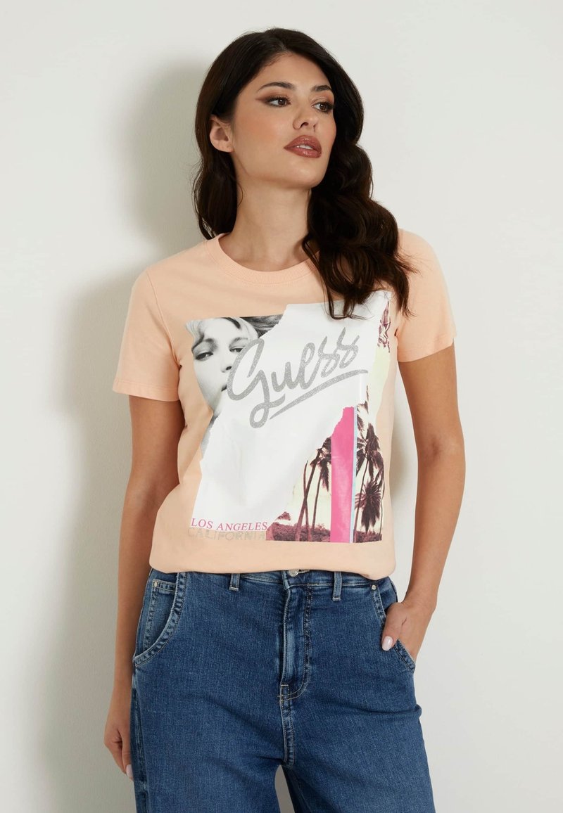 Guess COLLAGE - Print T-shirt - rose/pink - Zalando.ie