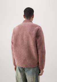 Volcom STORM STONE ZIP - Fleecejas - bordeaux brown/bordeauxrood ...